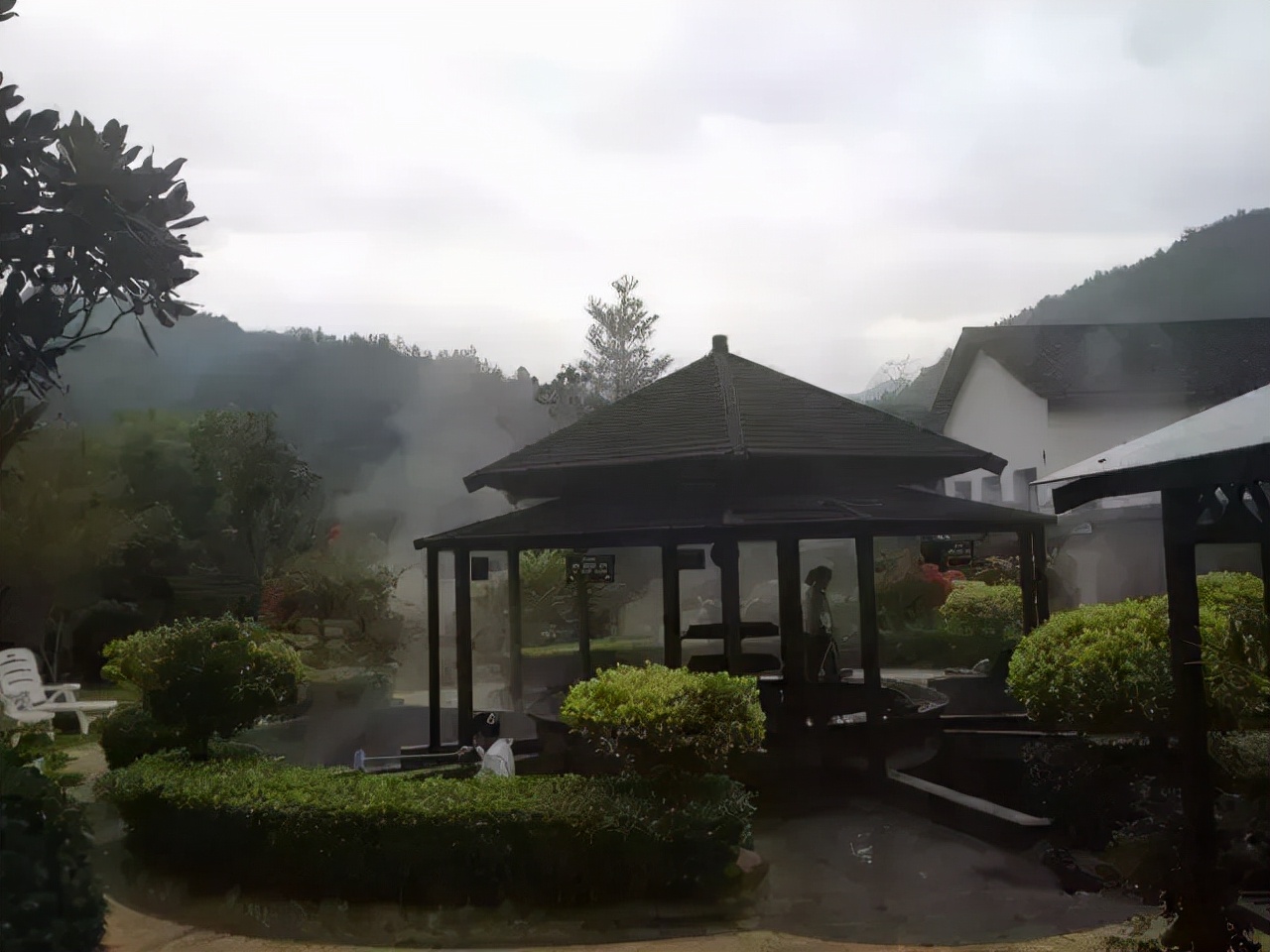 How does the hot spring resort realize the innovation of the ...