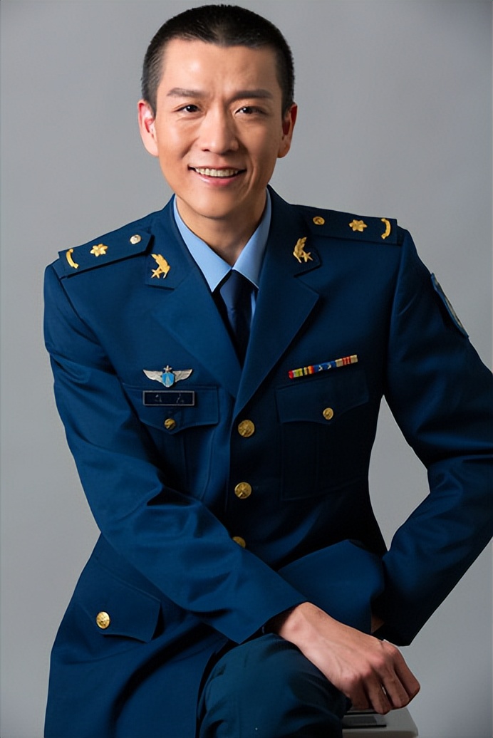 From a communication soldier to an actor, "The Knockout" "the first ...