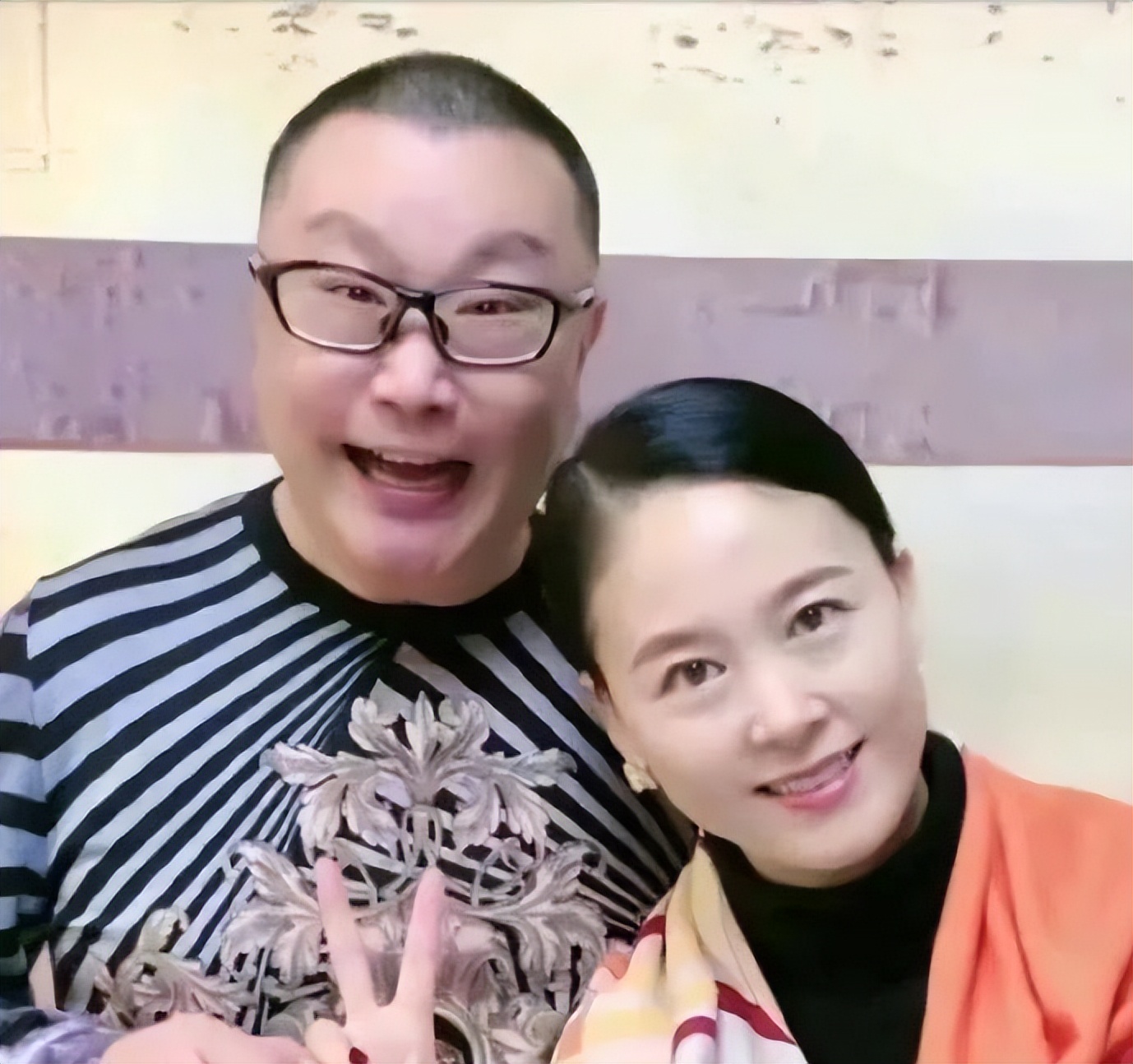 Yin Xiangjie and his wife send blessings on National Day!The couple are ...