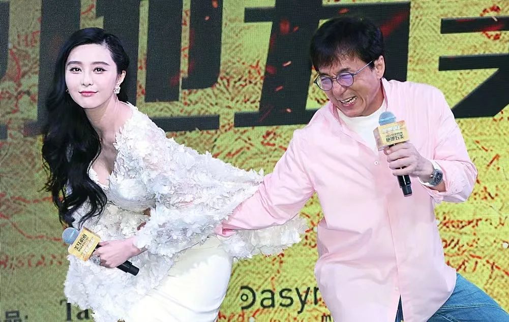 Fan Bingbing wanted to delete the group photo in his dreams, wearing a see-through skirt and ...