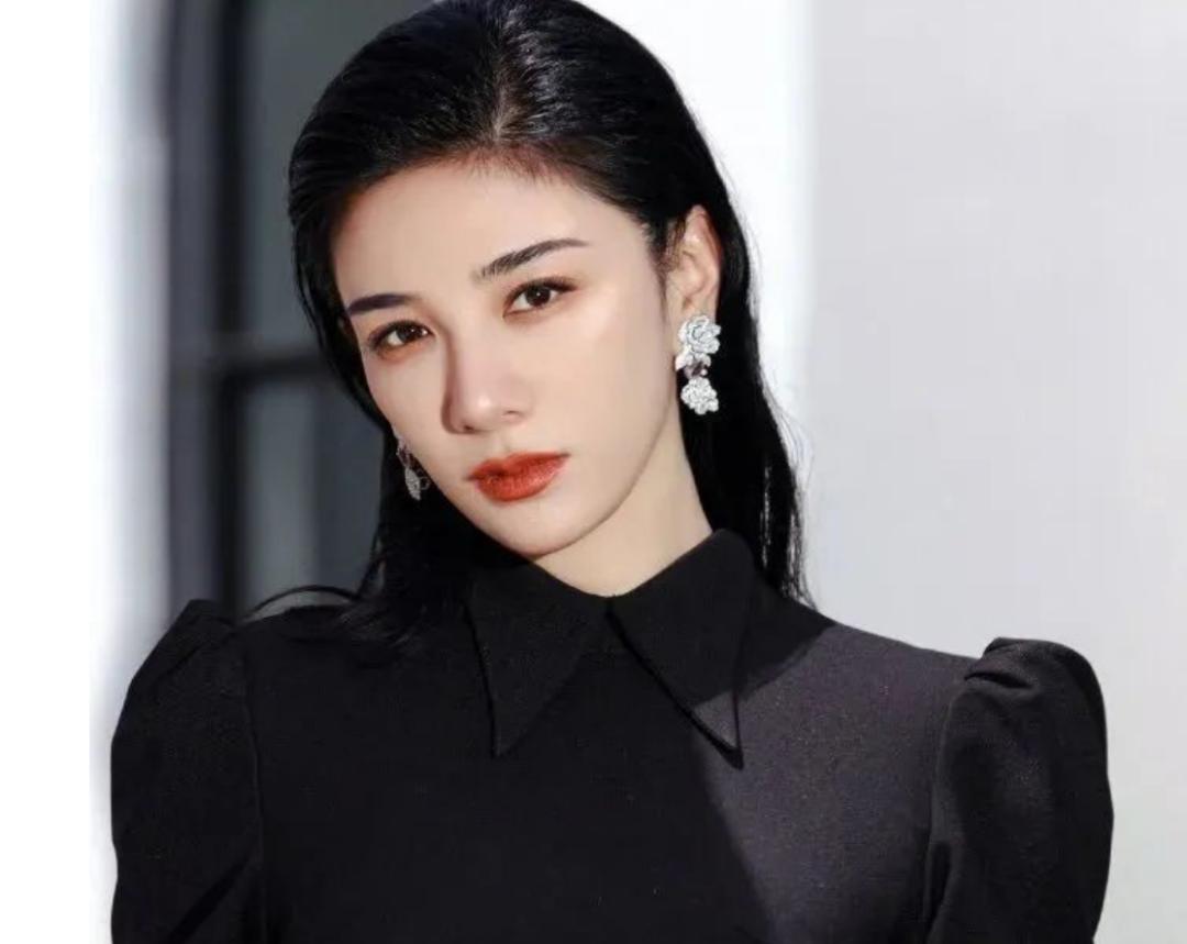 Huang Yi was named and criticized by the art museum, Hua Chenyu and ...