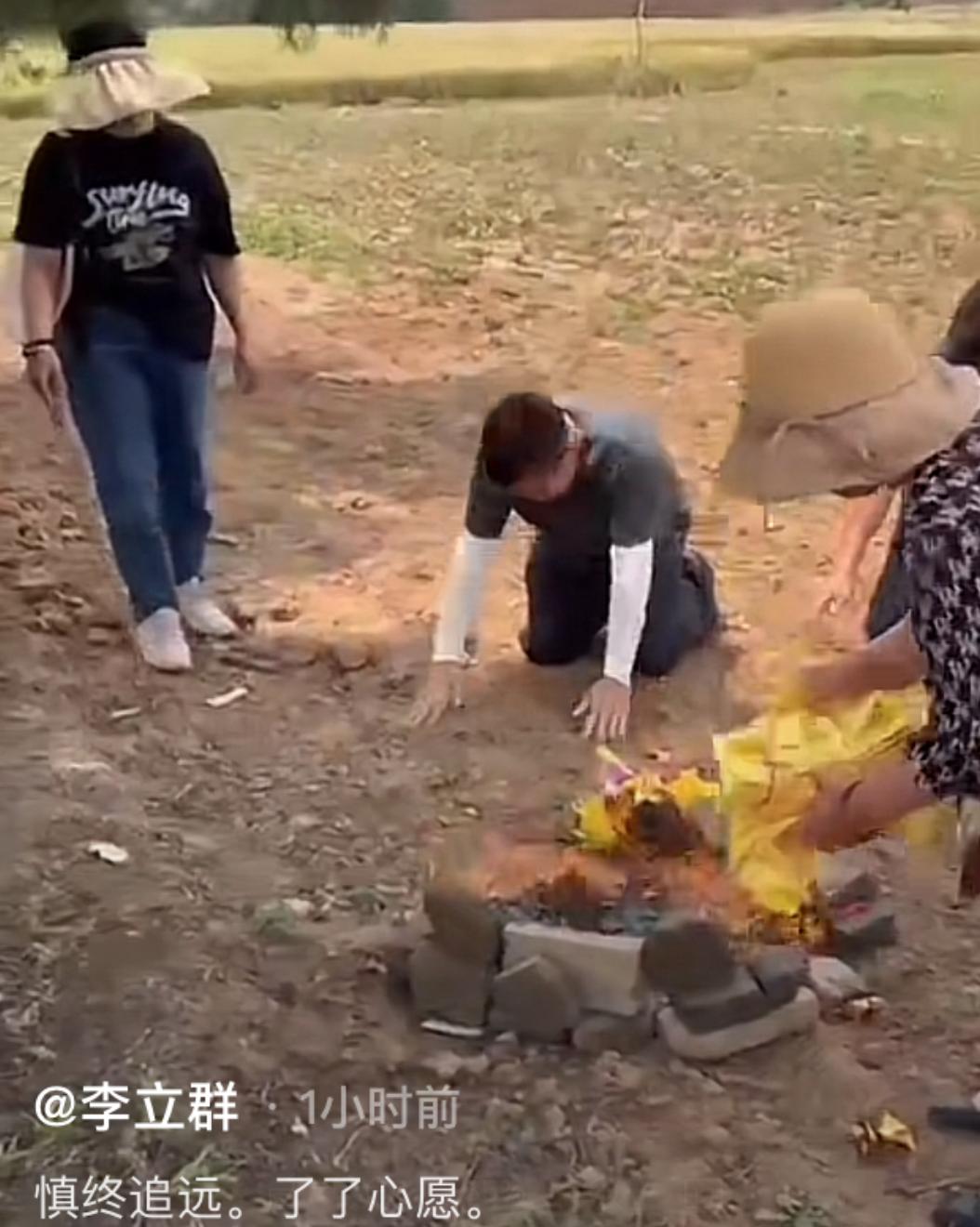 71-year-old veteran Li Liqun returns to his hometown to worship his ...