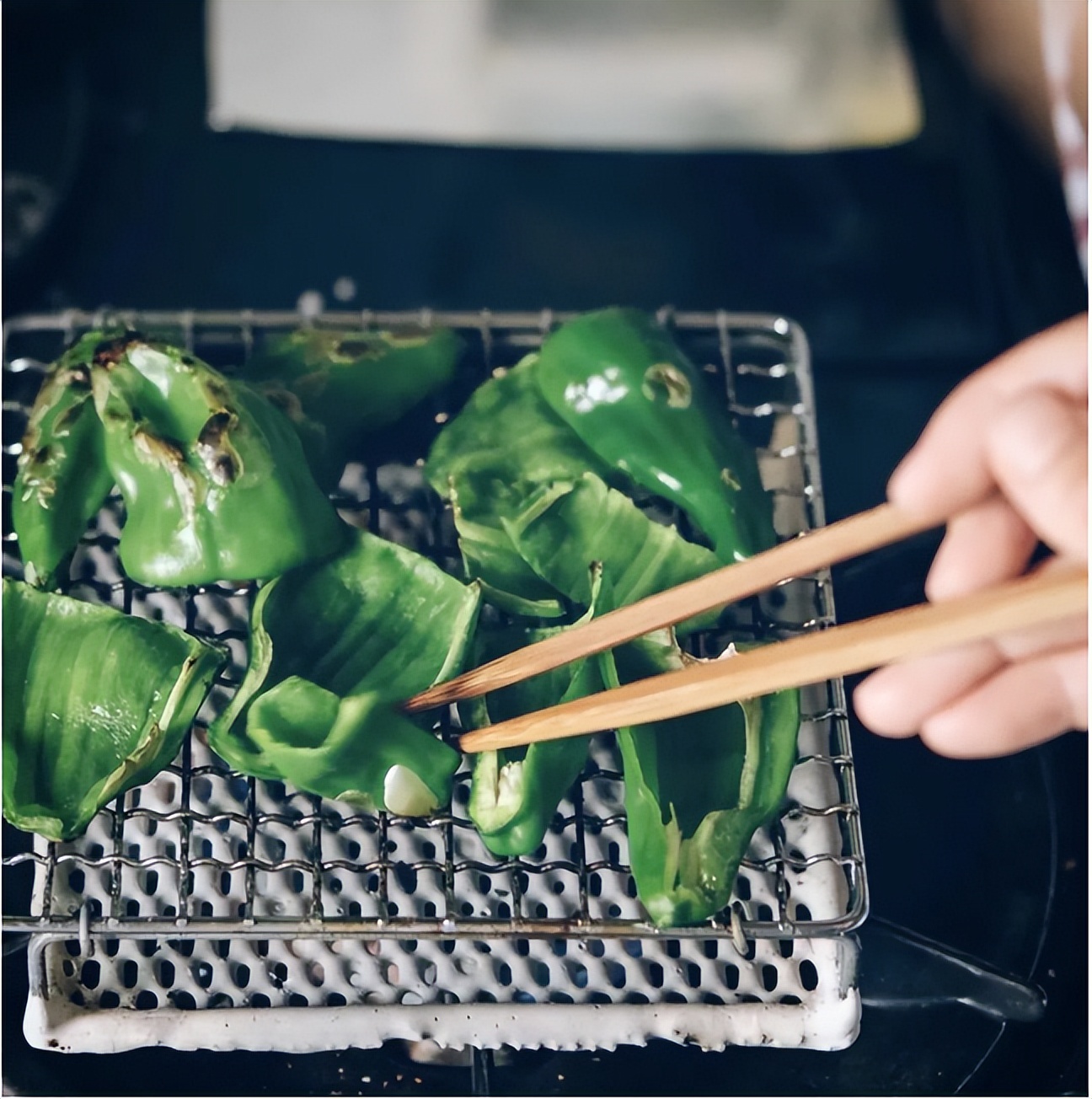 The 60-year-old aunt shared simple and easy-to-learn recipes, light and ...