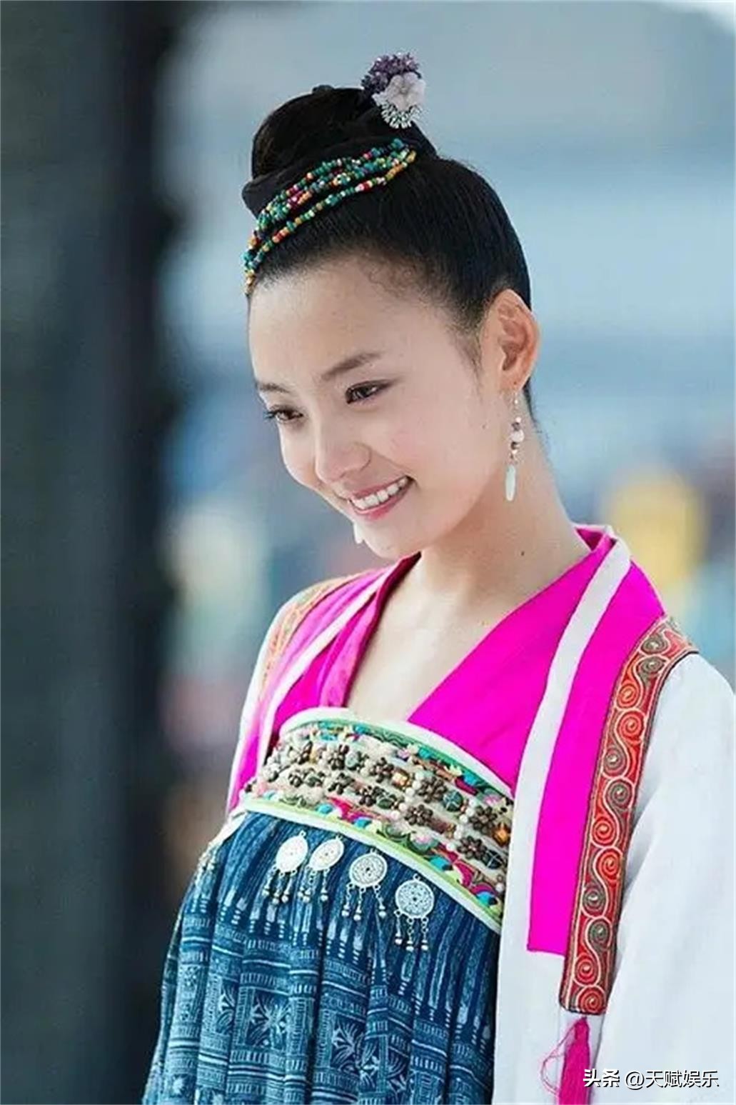 Look at the photo of film and television actress Lin Yuan in the 38 ...