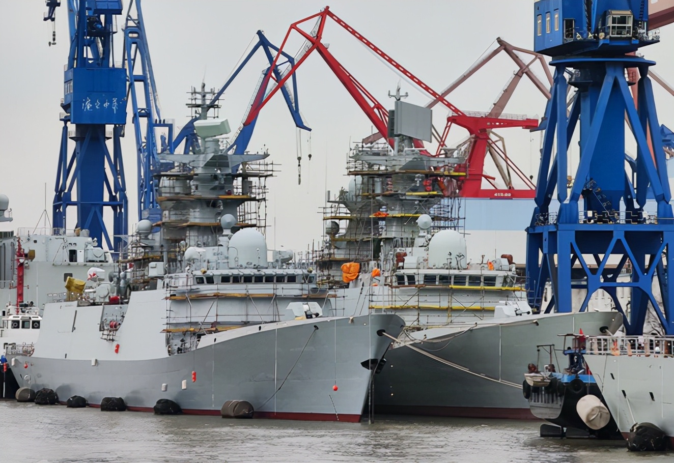 054A改進型和054AP同框？自用版有小盾，或和052D共享數據鏈防空 - 資訊咖