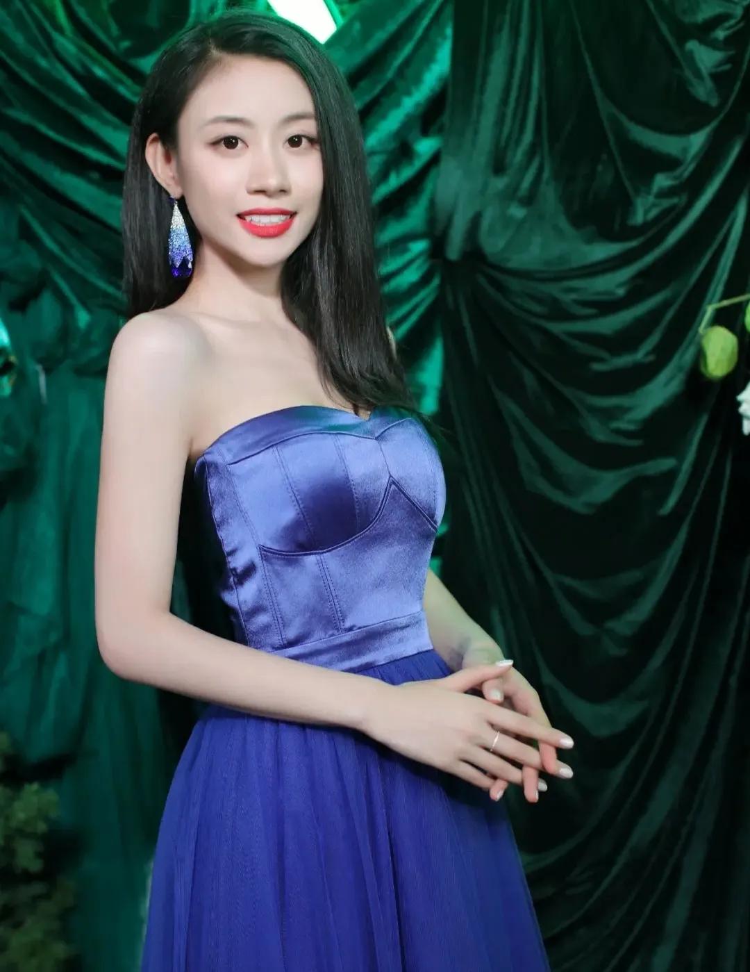 Sexy, charming and compelling Wu Keyue's photo - iMedia