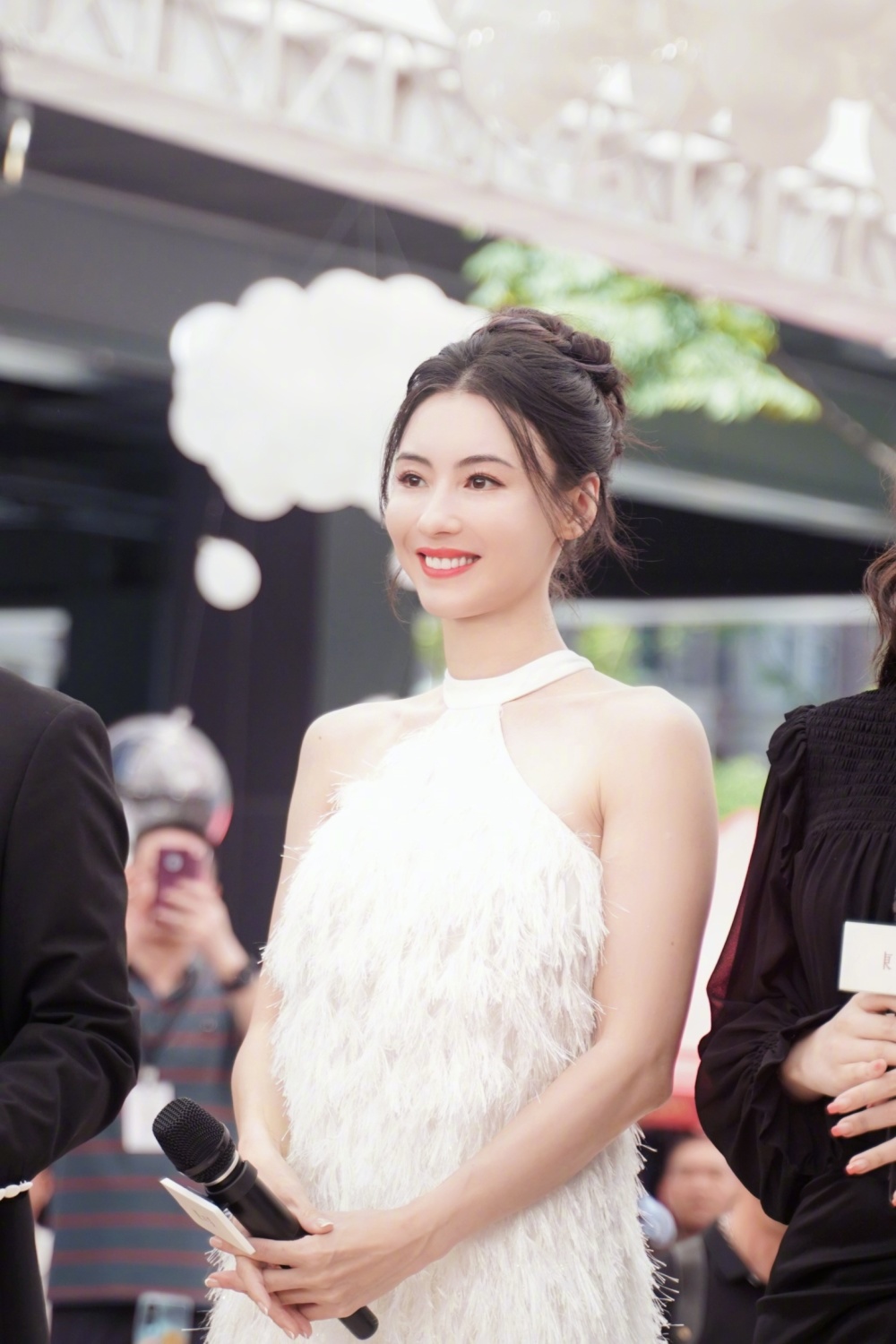 Cecilia Cheung attended the event to show her shoulders and collarbone ...