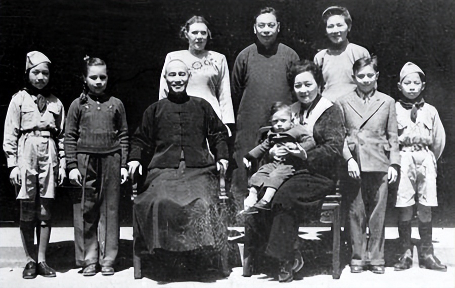 He is the fourth generation of the Jiang family. Afterwards, the image ...