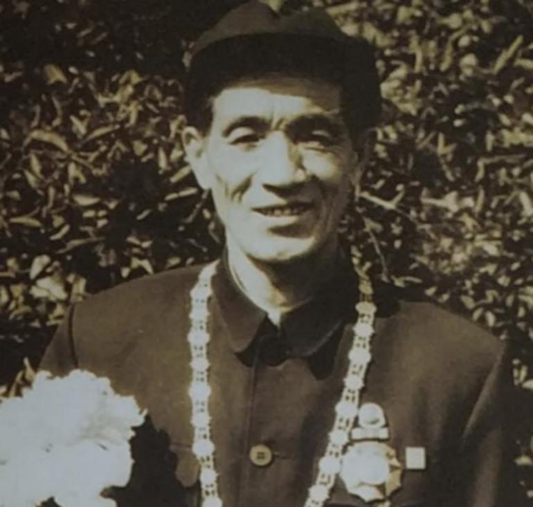 In 1980, Kim Il Sung visited China to inquire about Chai Yunzhen, and ...