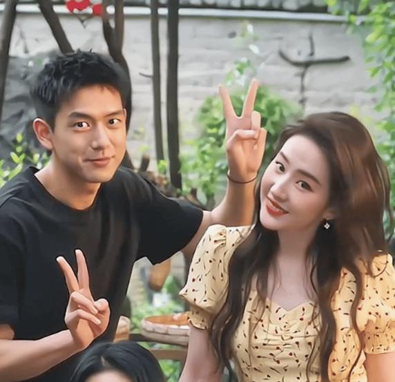 The premiere was close to the first place, Hu Bingqing and Zhang Mingen made the audience ...