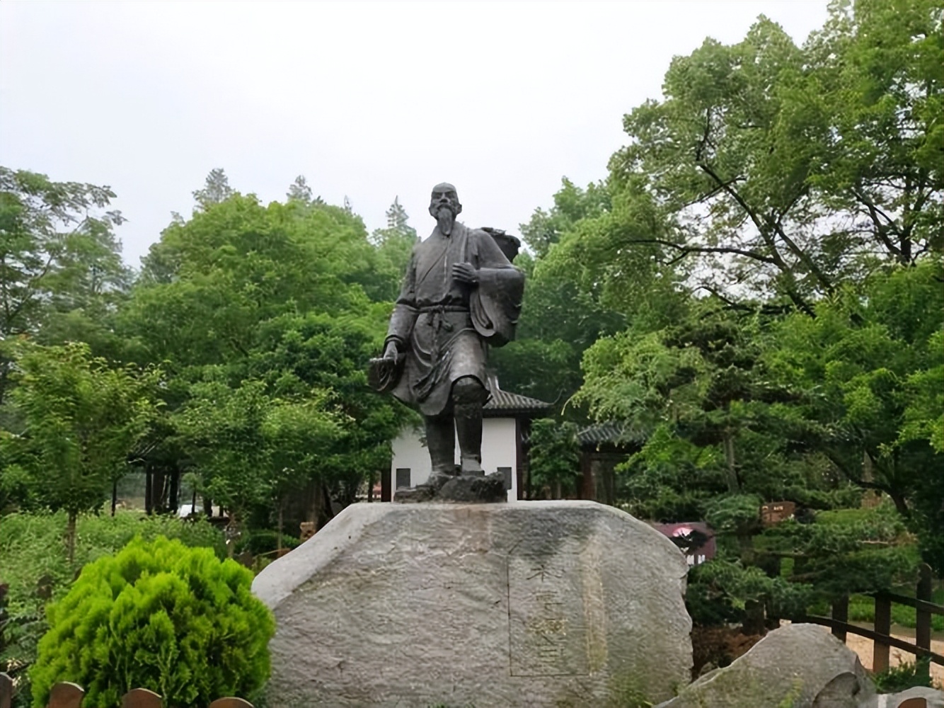 I left Huangshi and drove eastward to Qichun, Li Shizhen's hometown. It ...