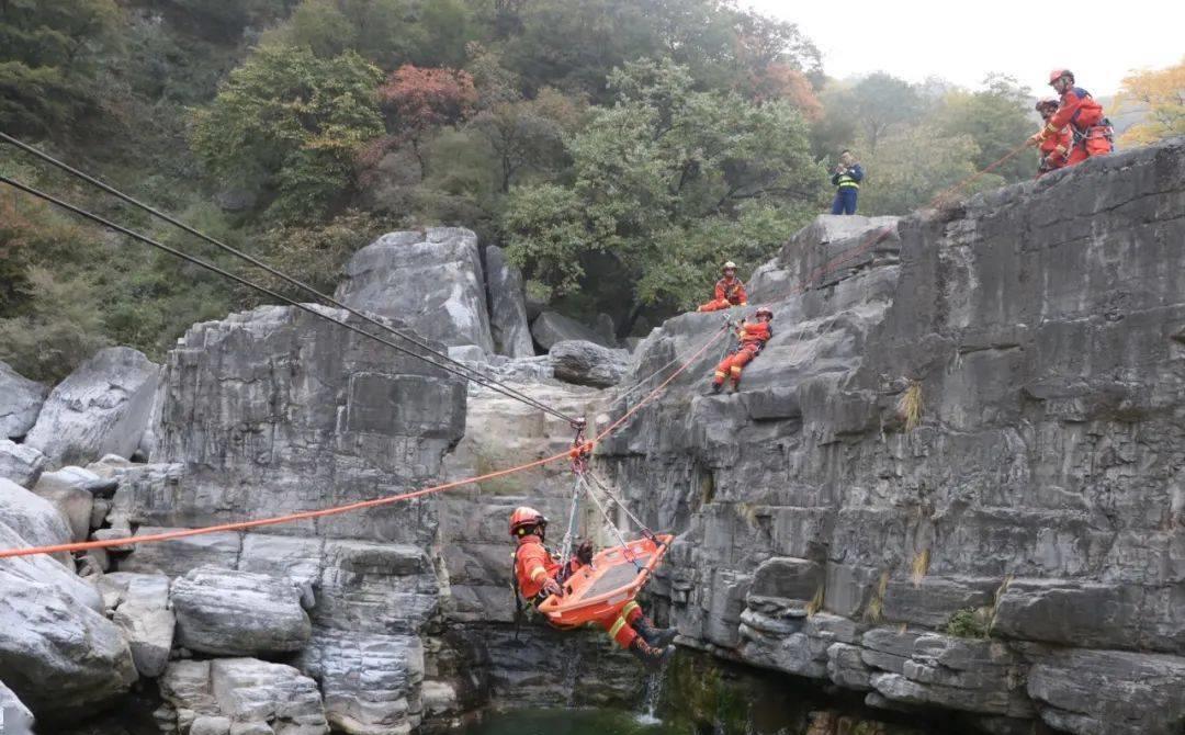 High-altitude rescue extreme challenge: Jincheng detachment uses swords ...