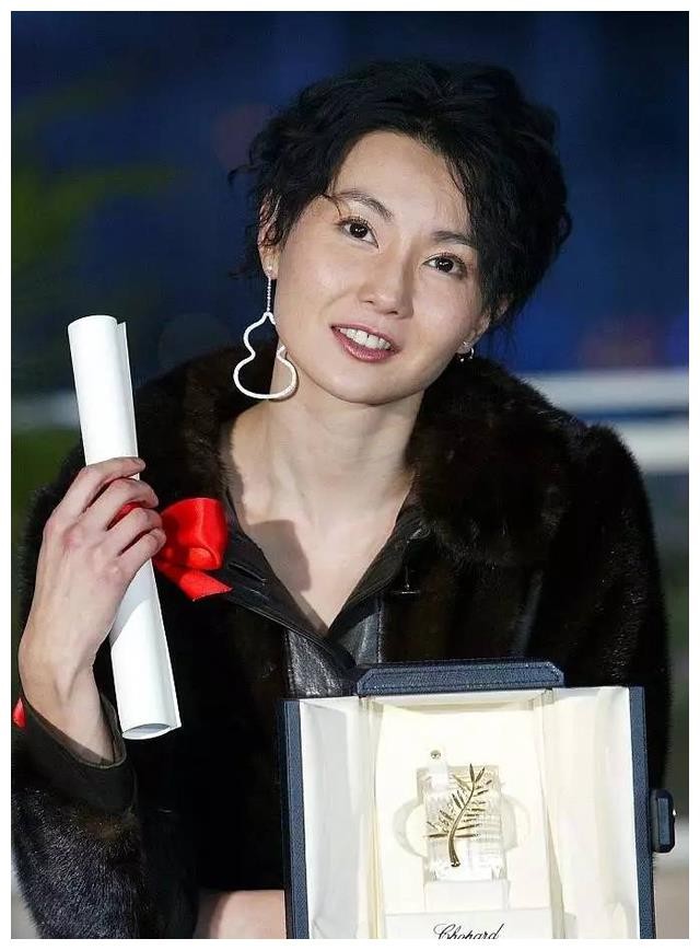 Nine out of ten Hong Kong ladies are in chaos! Qiu Shuzhen is both ...