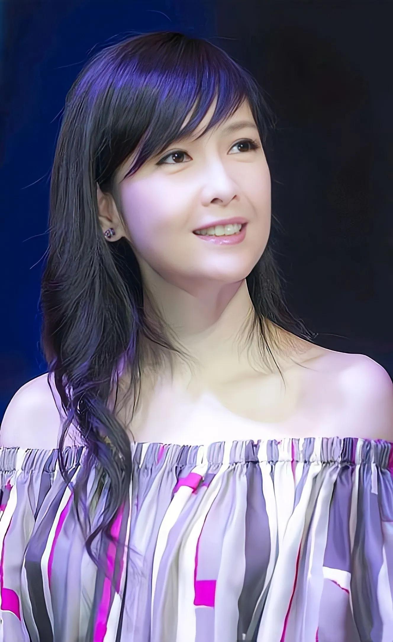 "Zhou Huimin" dances gracefully and rolls poems and books - iNEWS