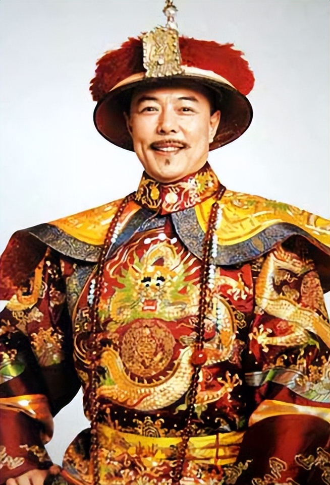 Acting as "Huang Ama" on the surface, but actually raising a "harem ...