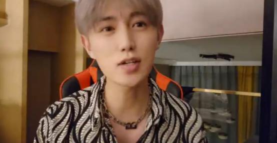 The former grandfather, Tong Jincheng, returns to the live broadcast ...