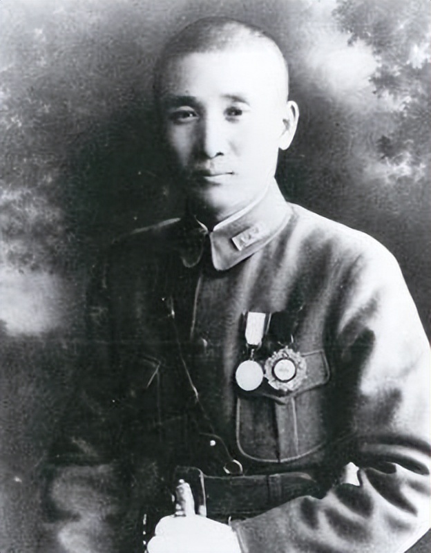 In 1950, the peace general Zhang Zhizhong secretly met with Chiang ...