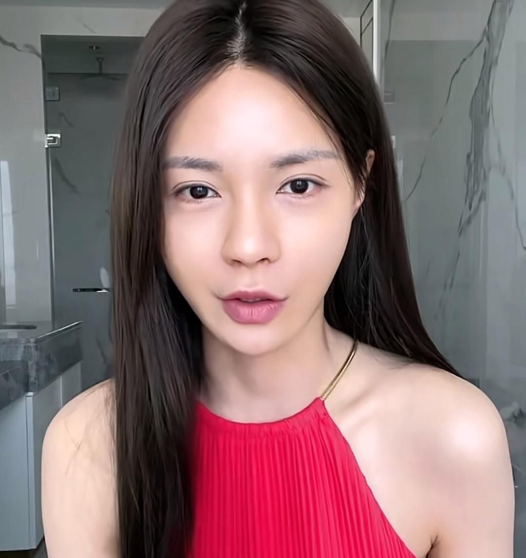 Shen Mengchen's plain makeup is controversial, her nose is big and her skin is dark like a man ...