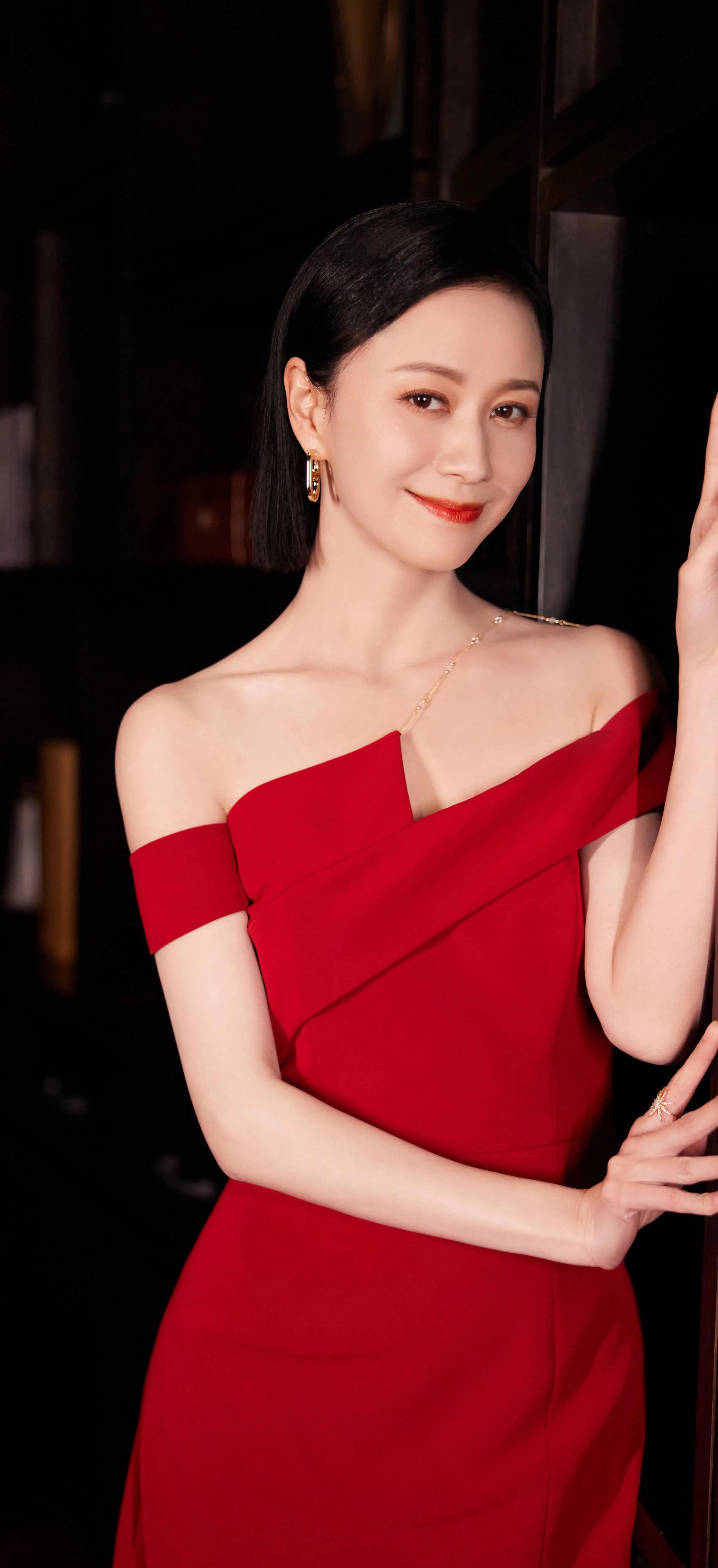 Beautiful photos of Ni Hongjie - iNEWS