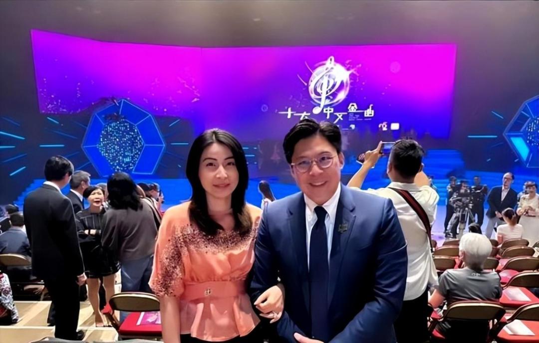Guo Jingjing and Fu Mingxia are in the same frame, one has a big waist ...