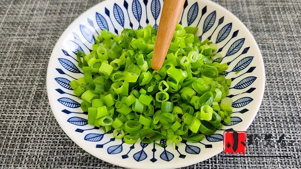 Breakfast scallion egg cake, 4 eggs to get it, easy to learn, delicious ...