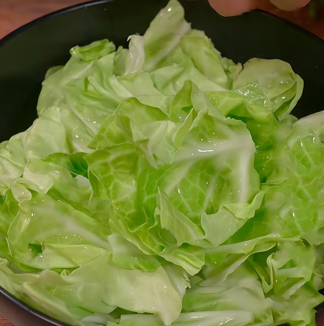 The hand-shredded cabbage made by yourself is too unpalatable, because ...