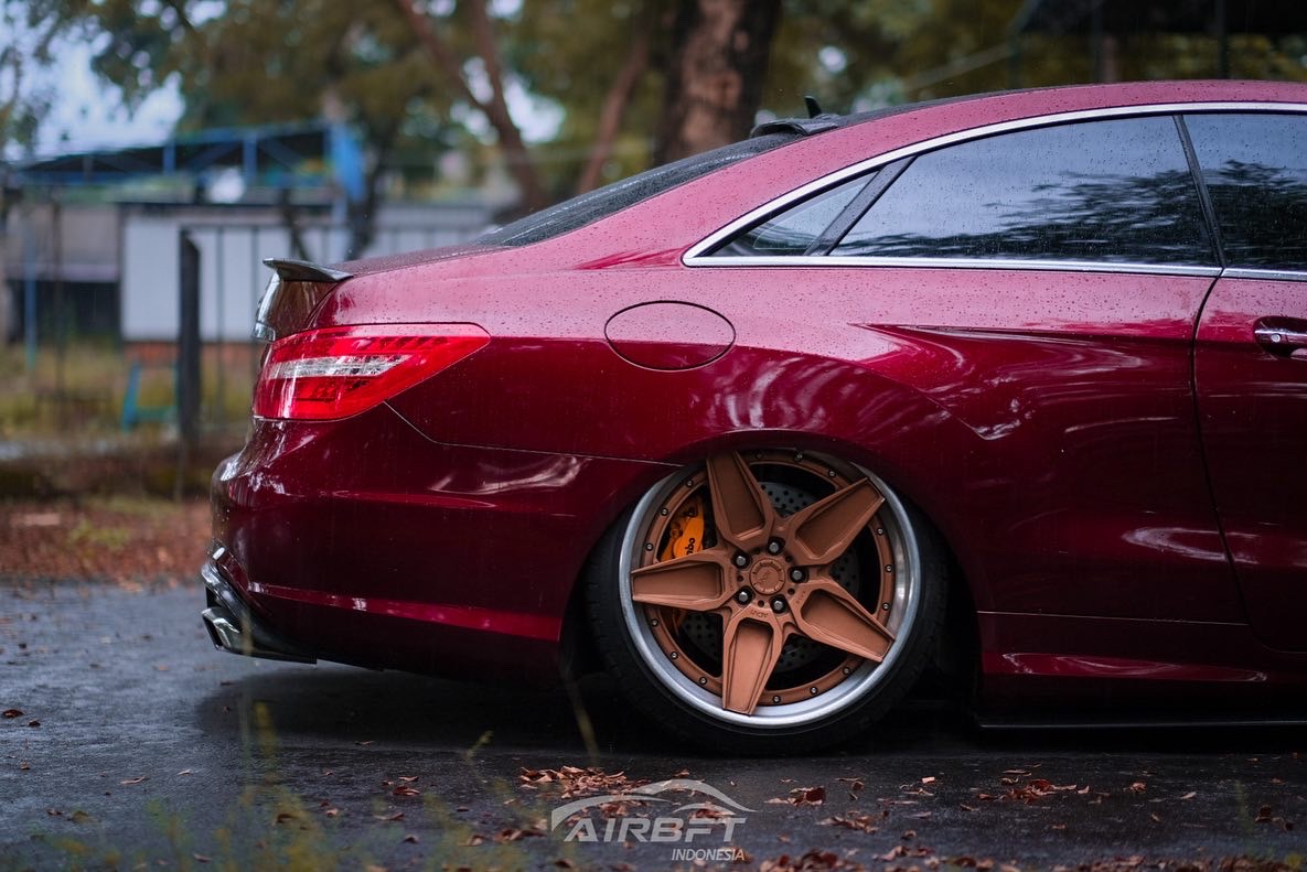 #Elegant Gentleman#Mercedes-Benz E-Class W207#AIRBFT Air Suspension - iNEWS