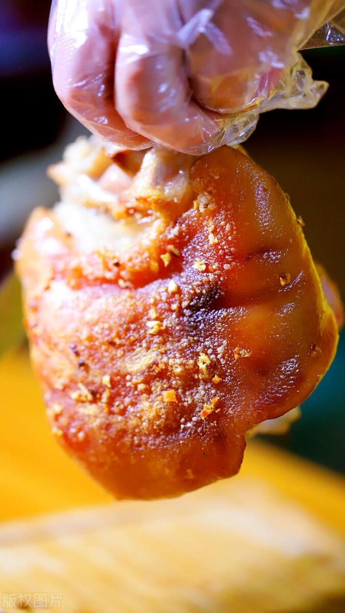 How was the historical German pig's foot born? - iNEWS