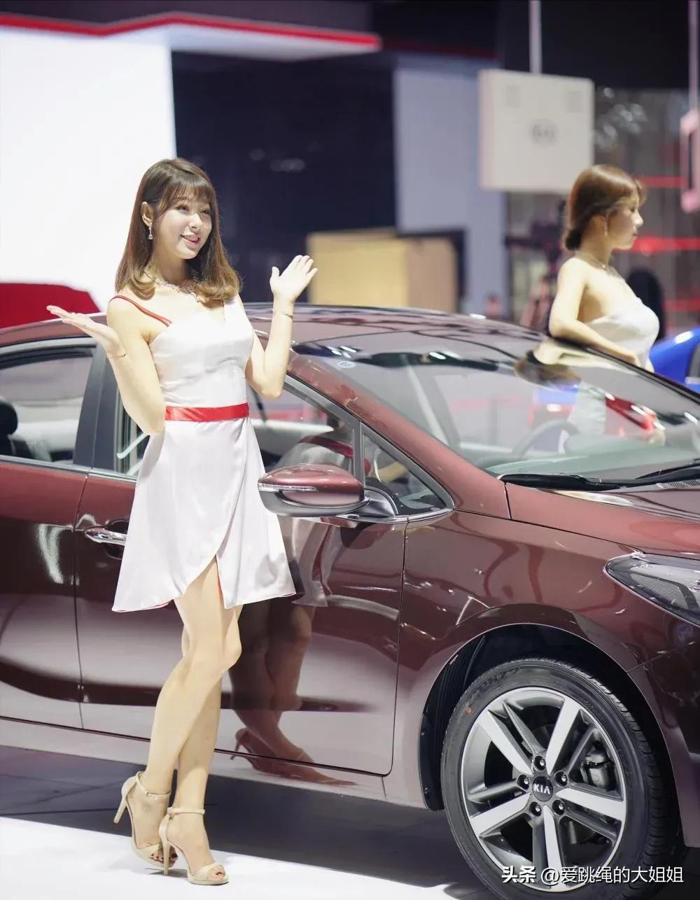Beautiful and sexy car model, do you like it? - iMedia