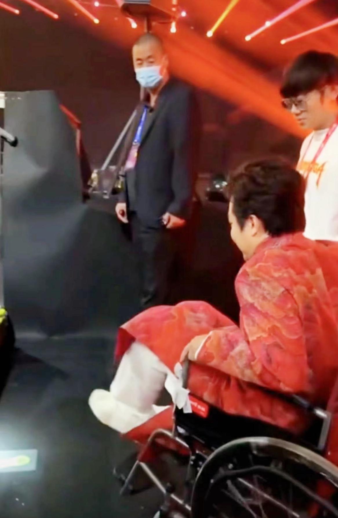 What happened to 44-year-old Li Yugang?Recording the show in a ...