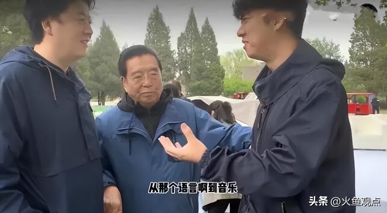 84-year-old Li Shuangjiang is in dire condition! Standing unsteadily ...