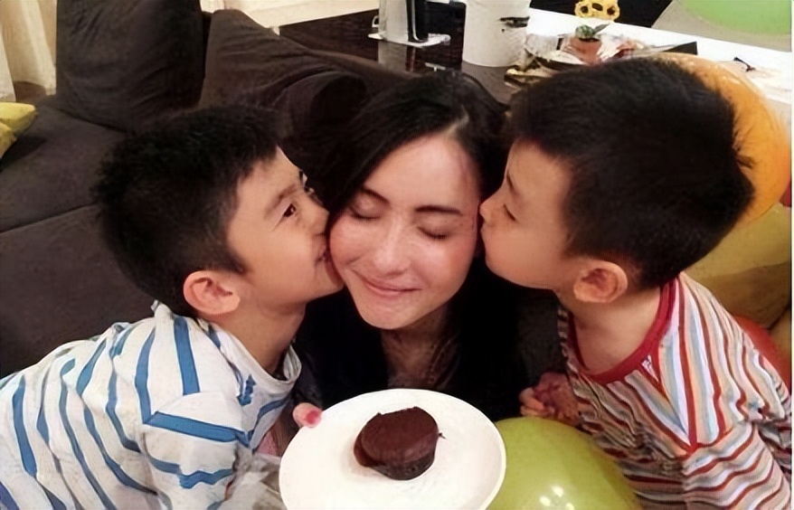 After 14 years of Edison Chen's "Photo Door", Cecilia Cheung brought ...