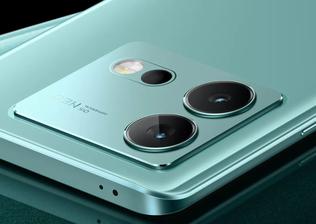 The two most balanced mobile phones within 2500, there should be no ...