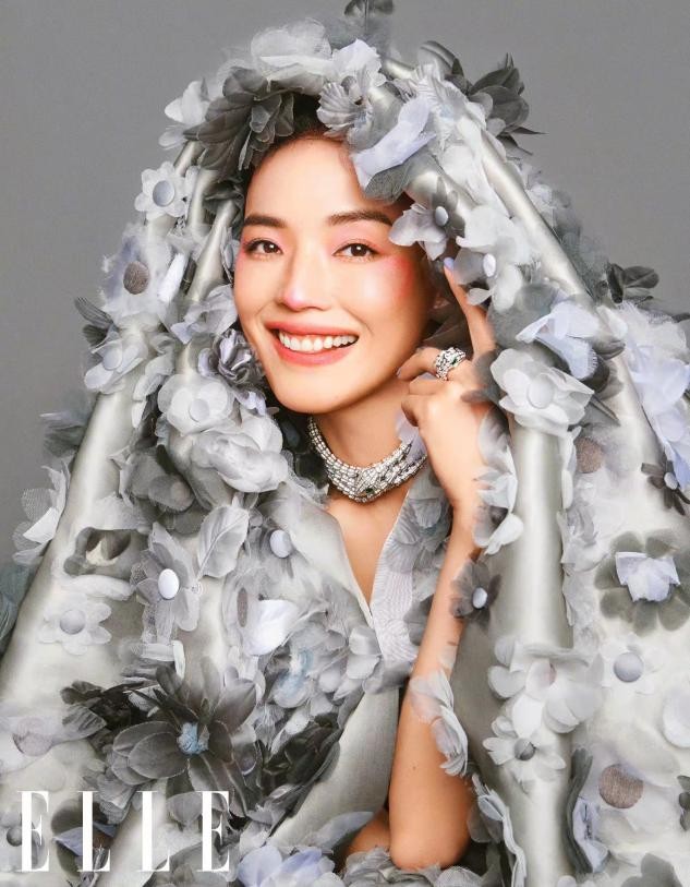 Shu Qi's latest cover is overturned, she cuts super short hair and ...