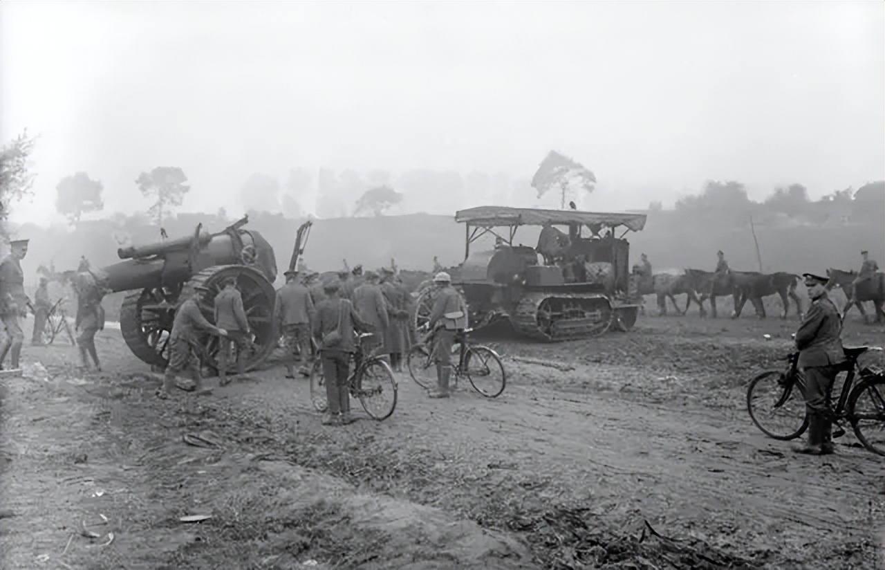 Heavy artillery born out of trenches - World War I British Vickers BL 8 ...