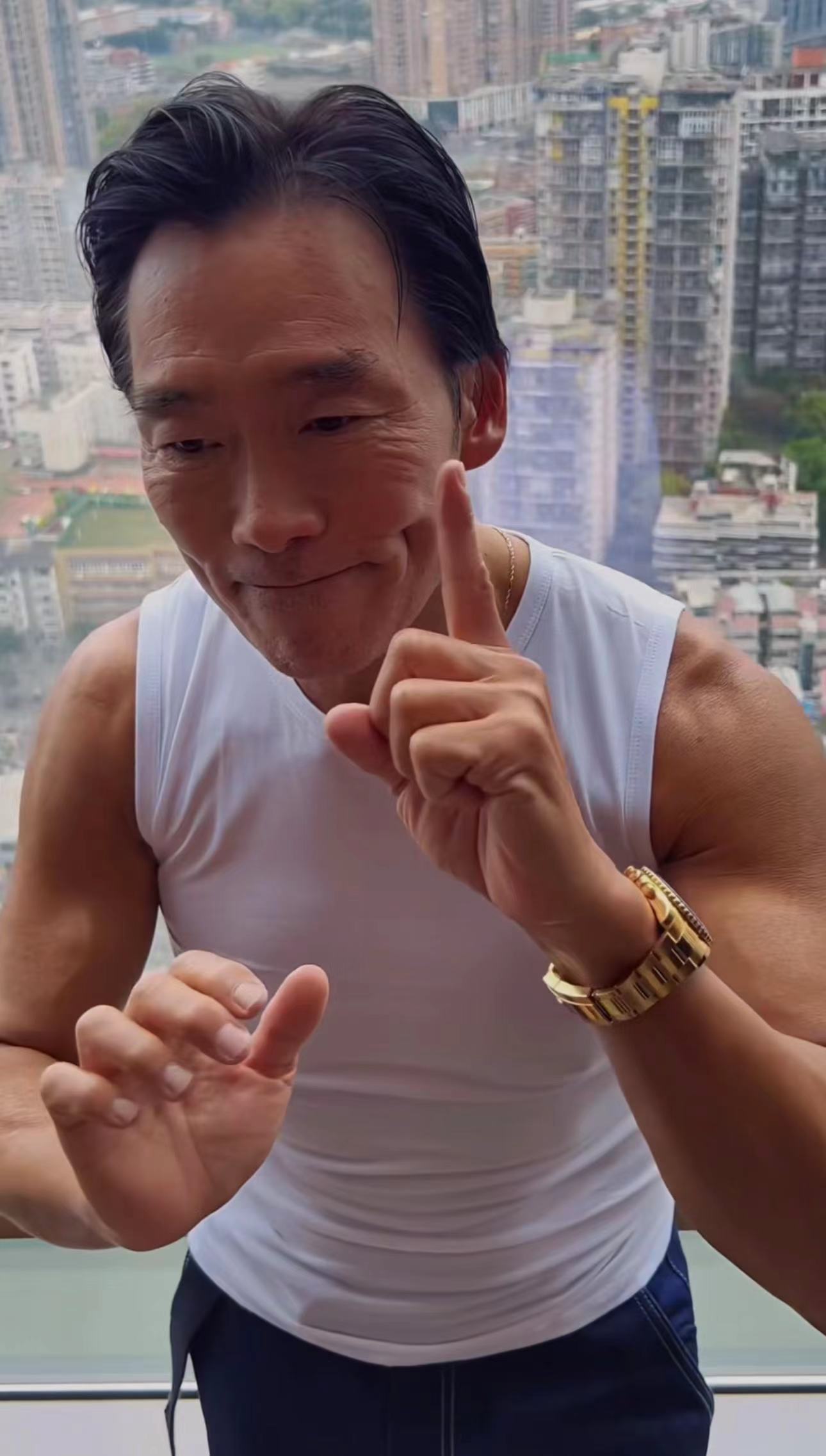 58-year-old Chen Haonan has settled in the Mainland, his face is wrinkled and looks old, and he ...