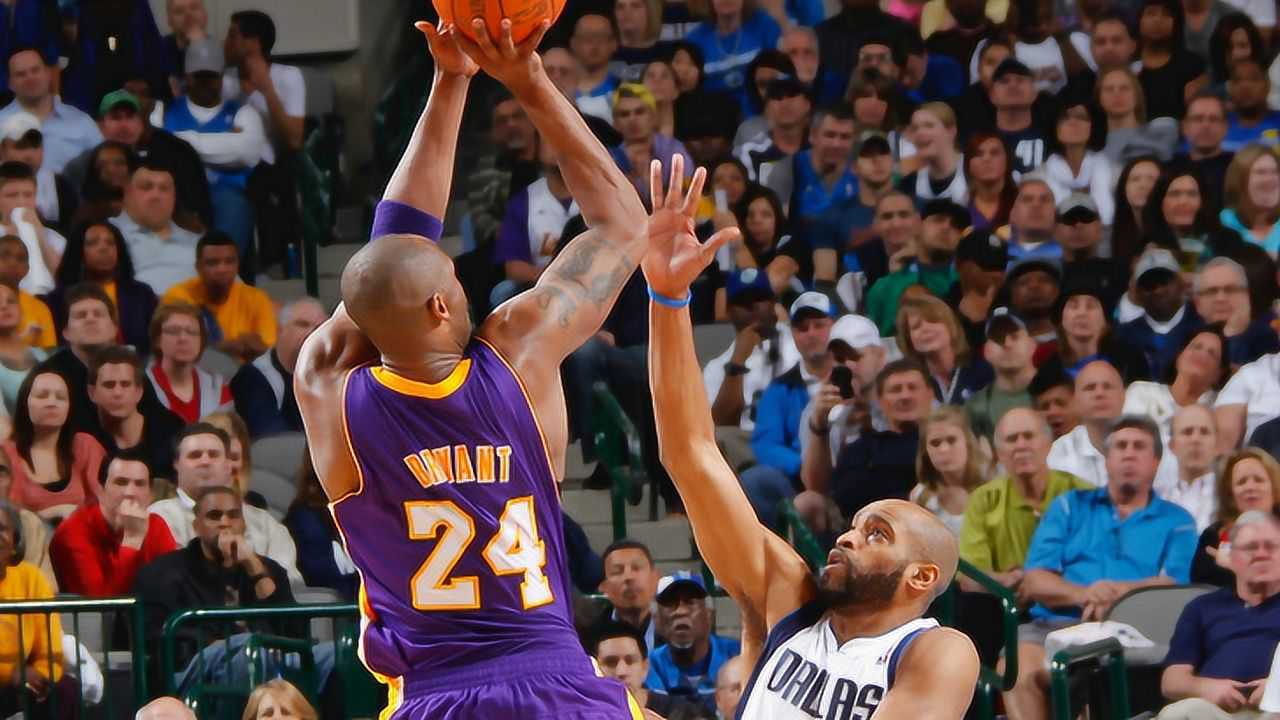 Kobe's one-on-one scene, his footwork rhythm is superb and invincible ...