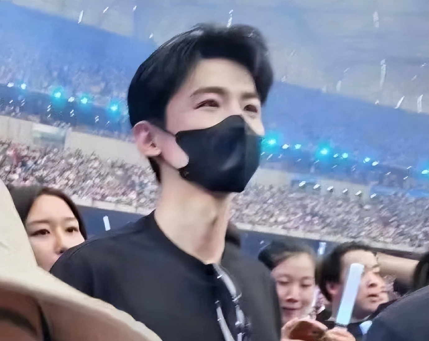 A netizen met Bai Jingting at the Mayday concert, and was instantly ...