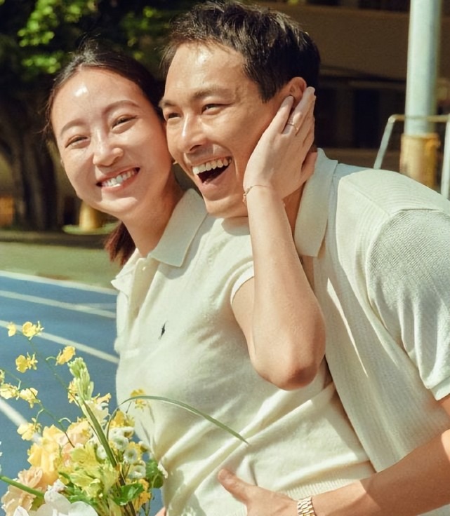 Congratulations!Yang Youning officially announced that his wife is ...