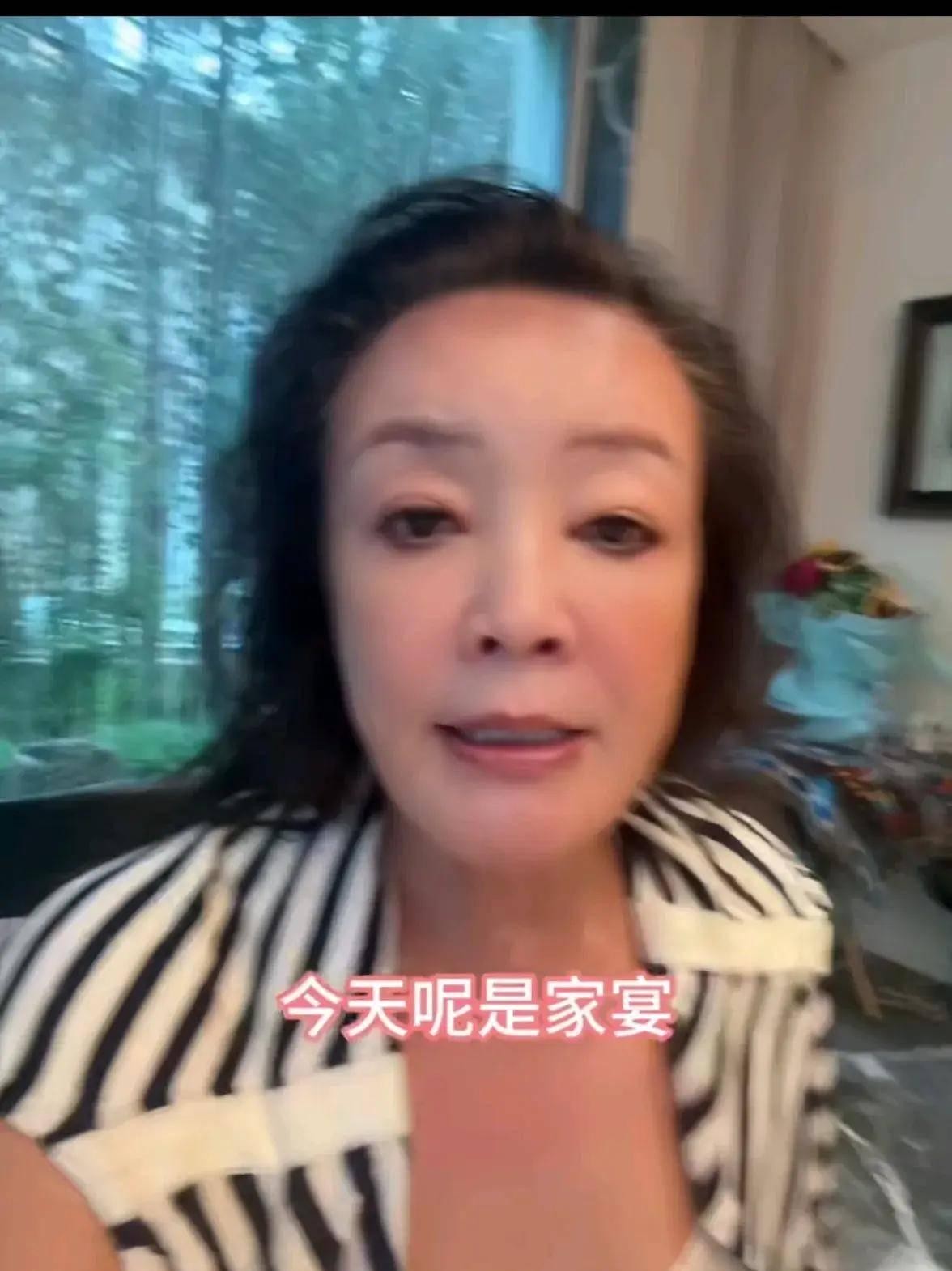 Wang Xiaofei and Xiaomei suddenly appeared at Zhang Lan's house to eat ...