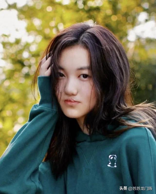 Li Yan has changed a lot when she grows up! The hare lip disappears ...