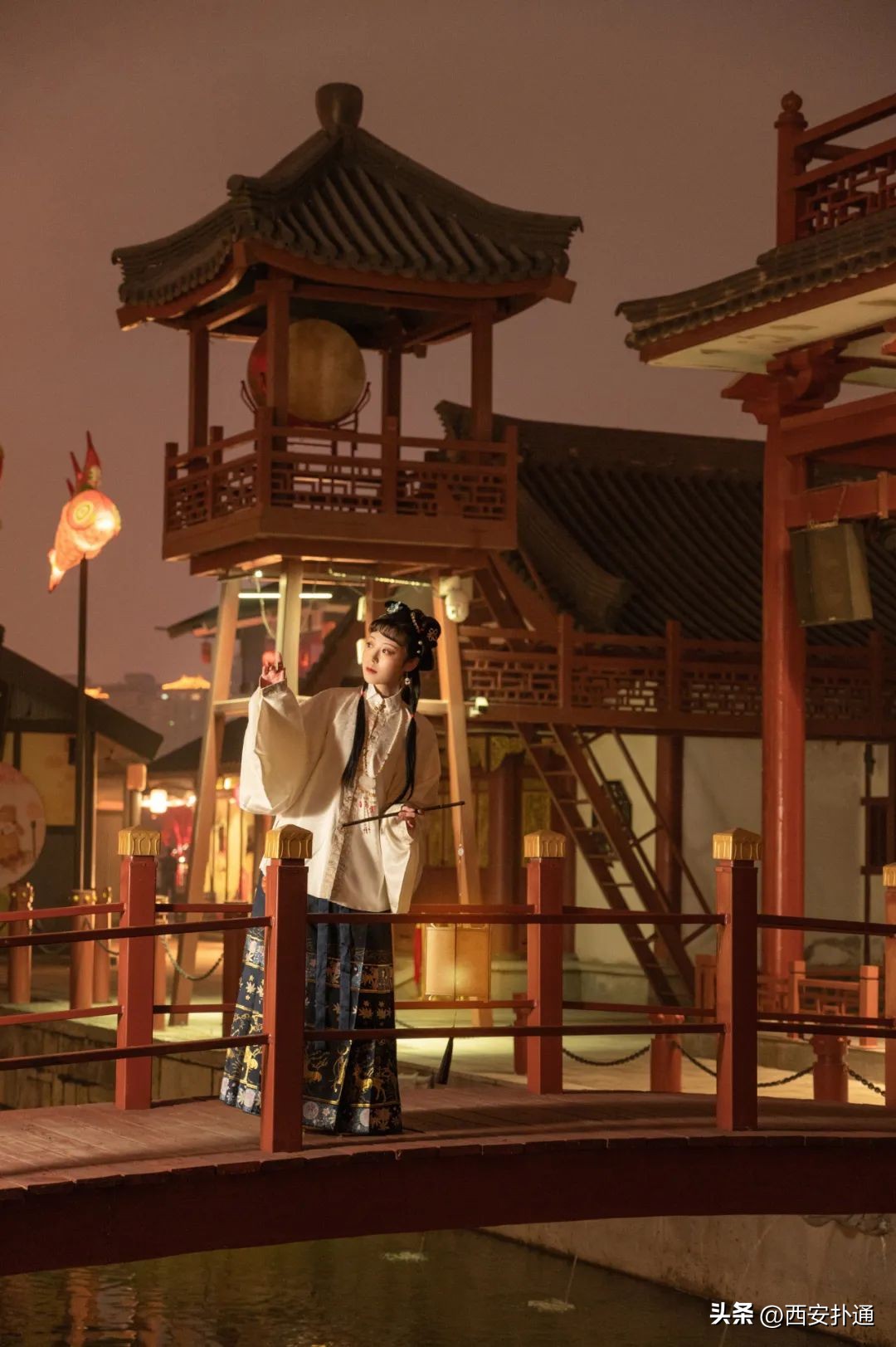 If you can travel through it, it must be Xi'an people wearing Hanfu ...