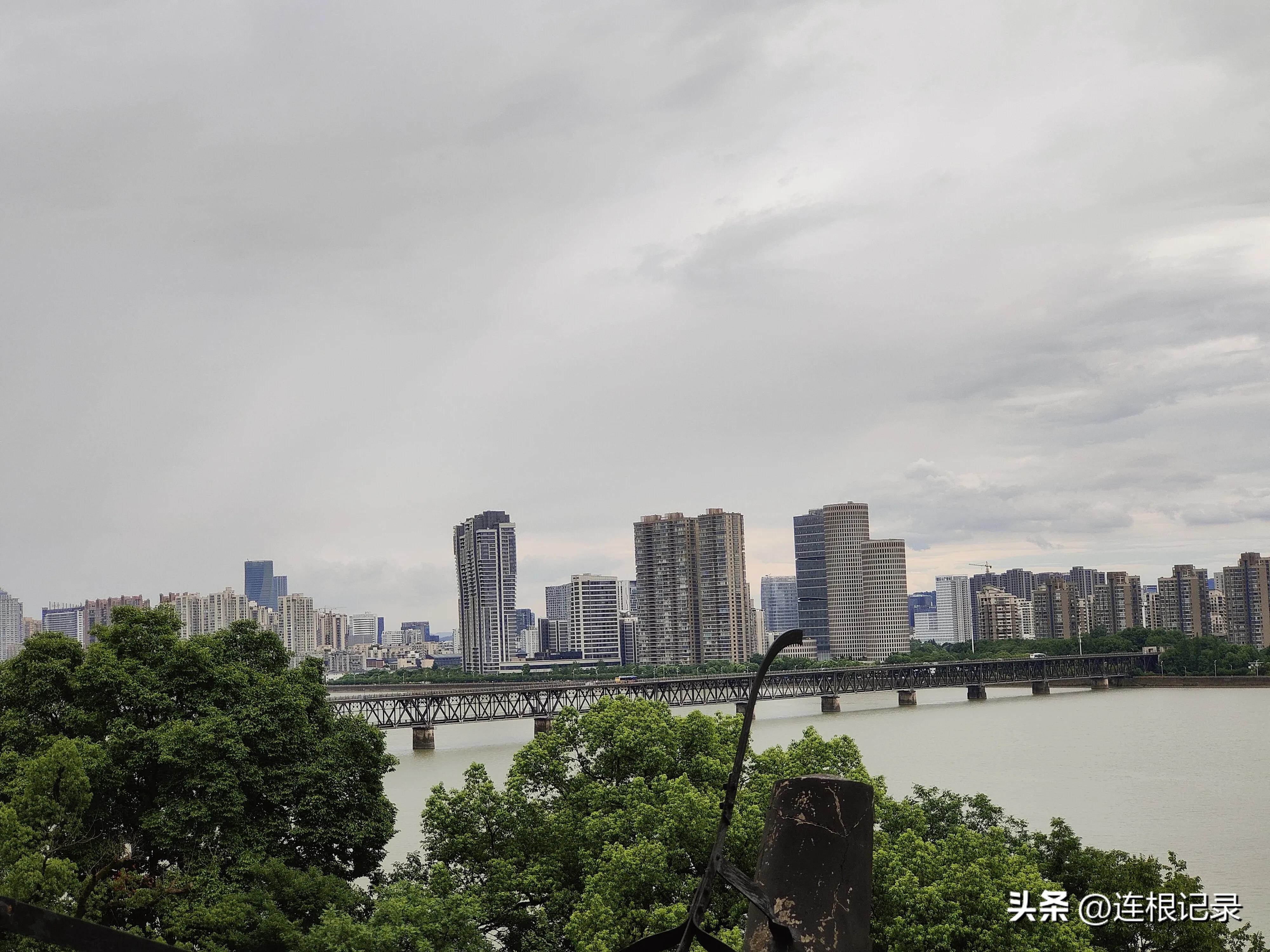 Displaying the Qiantang River from multiple angles - iNEWS