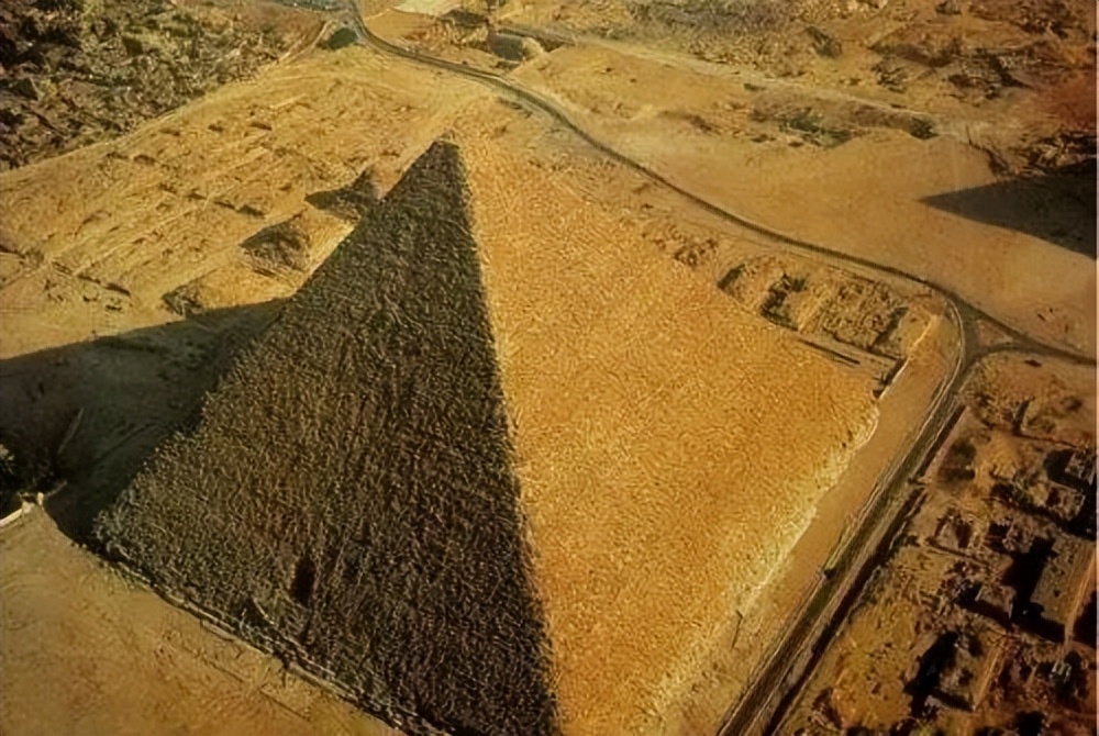 What influence did Khufu's life story and his ruling style have on the ...