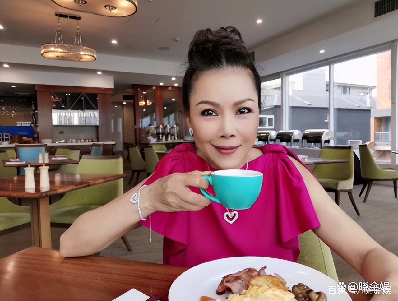 Tian Zhen: Retirement life is delicious, driving a horse-drawn carriage ...