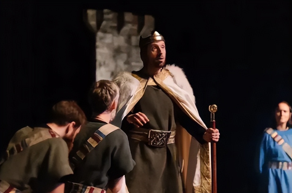 Shakespeare's work, Duncan in "Macbeth", how is his image portrayed in ...