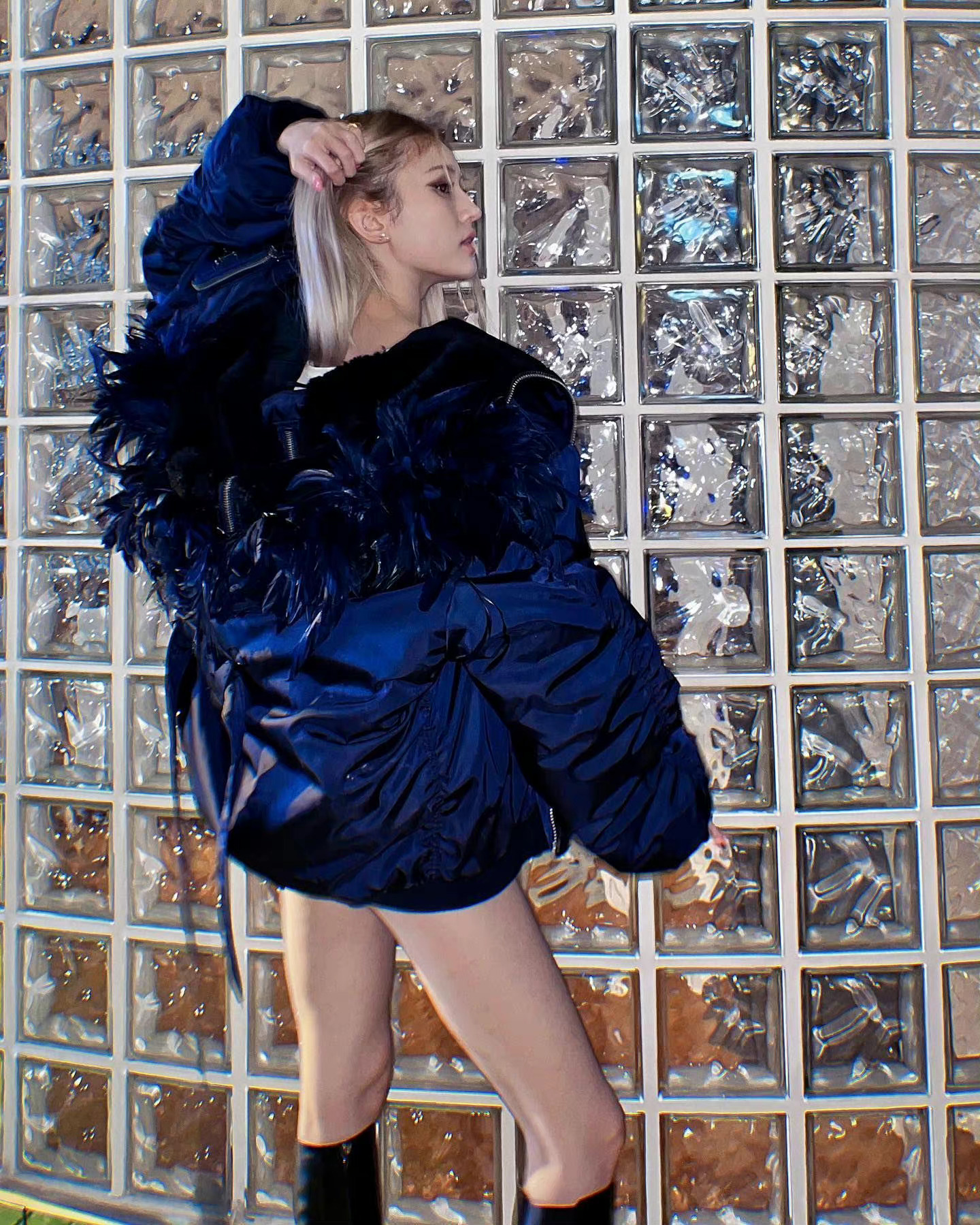 21-year-old Quan Zhaomi, 46kg Barbie-like slender body, slender legs ...