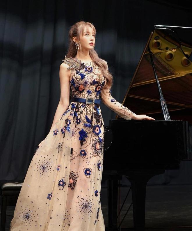 Li Yuanling—Malaysian nerd goddess, with an angel face and a devil ...