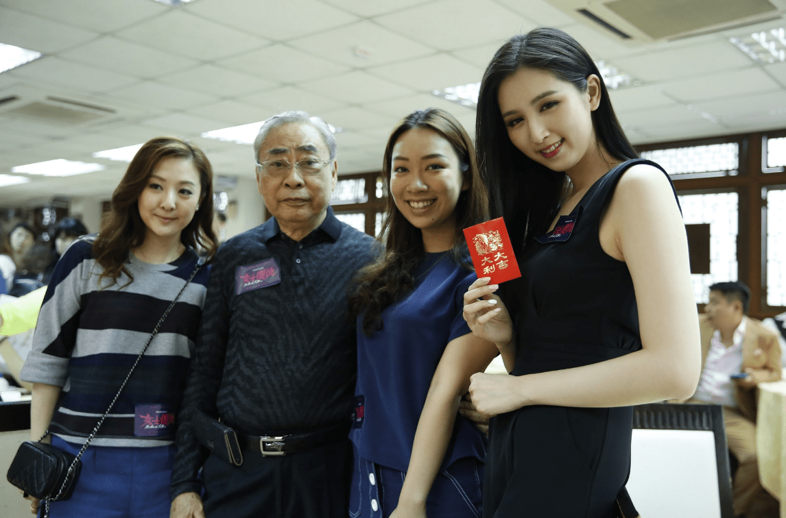 "Rich Daughter" He Ao'er: Dedicated to Lin Jianming, who is 51 years older, pays off his debts ...