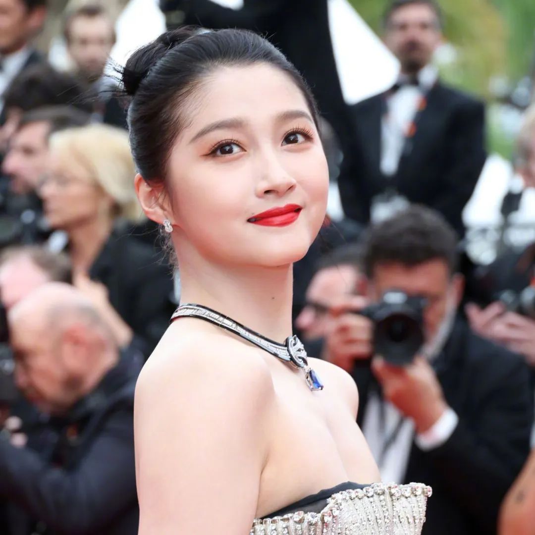 Hong Huang, Gong Jun, Guan Xiaotong, Liu Haoran - iNEWS